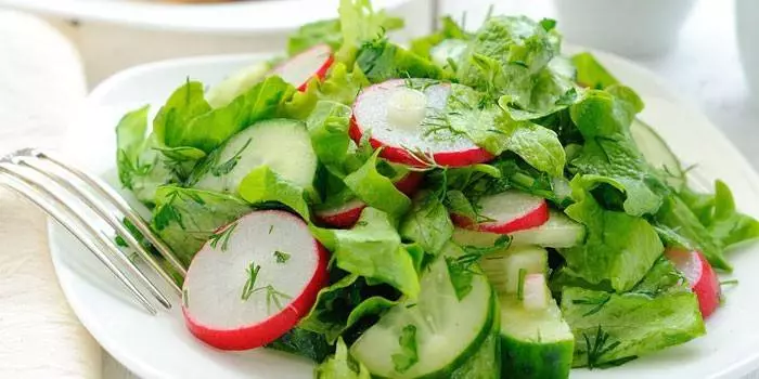 Ensalada de rábanos y verduras