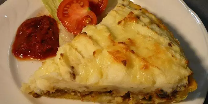 Casserole картошка ва гӯшти minced онҳо