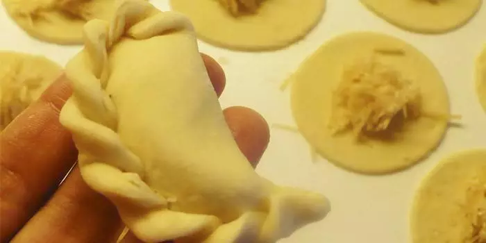 Verblinde kluitjies met gerasperde rou aartappels