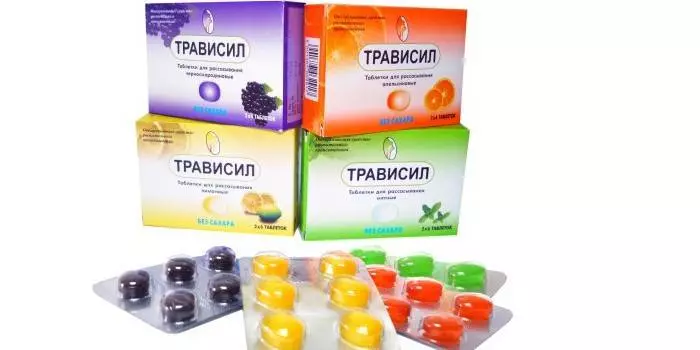 Erinevate maitsetega Travesili tablettide pakendid