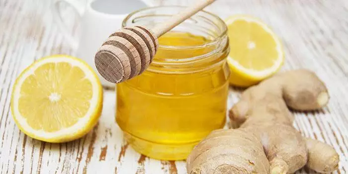 Honey, ginger and lemon for a cough