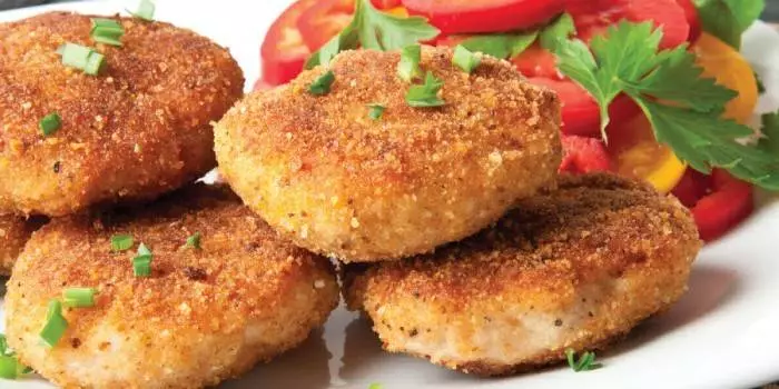 Awọn cutlets ẹja pẹlu awọn tomati