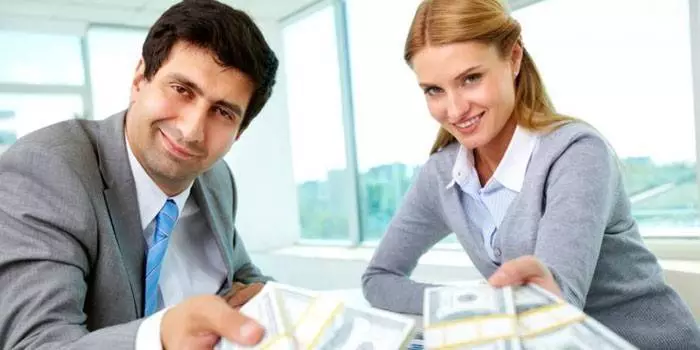 Man and woman with money in their hands