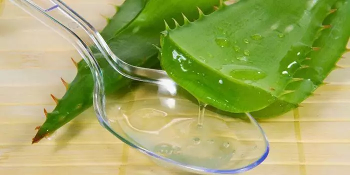 Aloe og skje med aloejuice