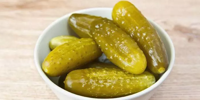 Pickles ជាមួយចានមួយ