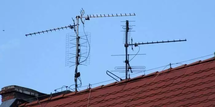 Mga antena sa atop