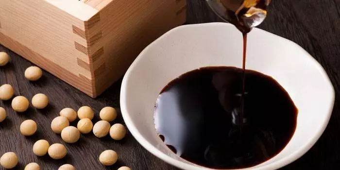 Soy sauce na efere na agwa soy