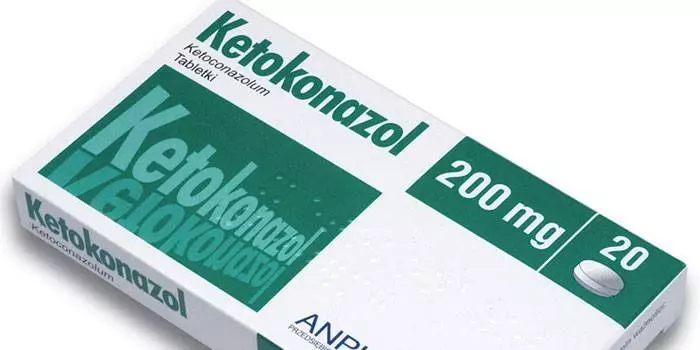 Ketoconazole-tablojdoj en pakaĵo