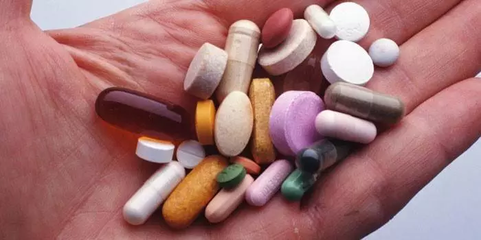 Tablets and capsules in the palm of your hand