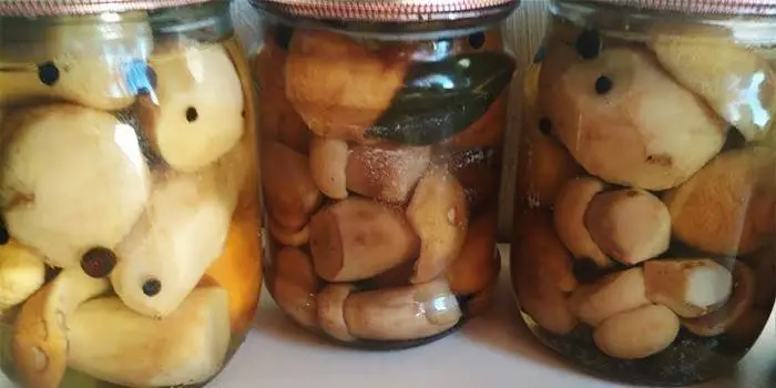 Pickled porcini olu ni pọn