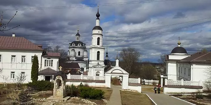 Bakuran ng monasteryo