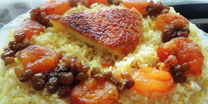 Azerbeidzjaanse pilaf met gedroogd fruit