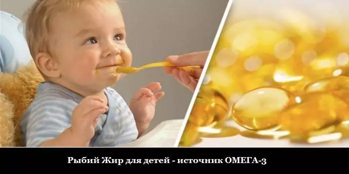 Bayi diberi makan dengan sudu dan kapsul minyak ikan