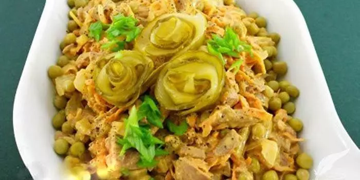 Salată festivă Obzhorka cu mazăre verde