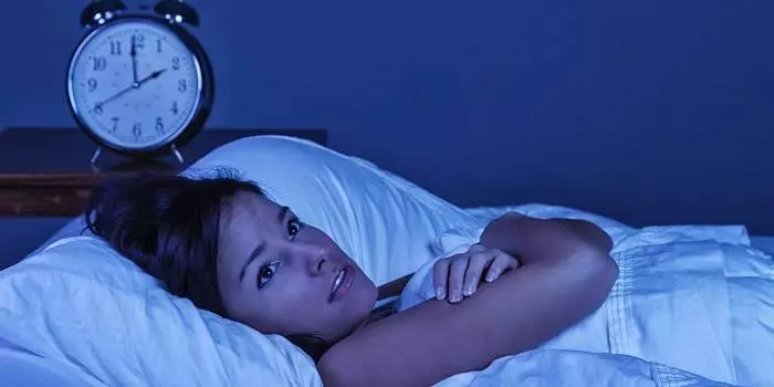 Gadis itu menderita insomnia