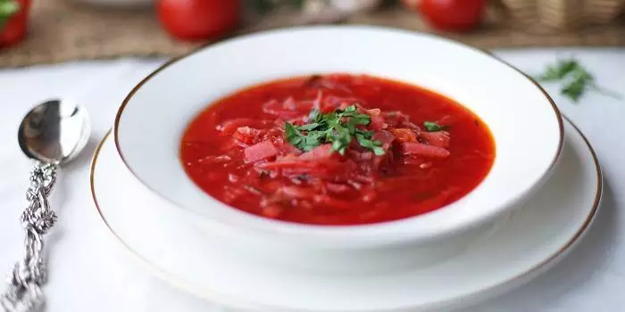 Lean borscht in a plate