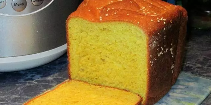 Homemade cornmeal bread