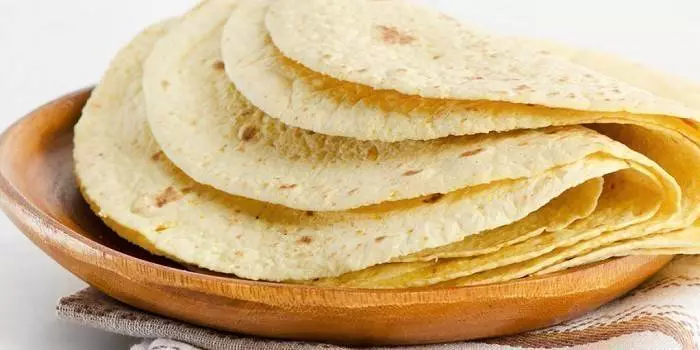 Tortillas sa isang plato