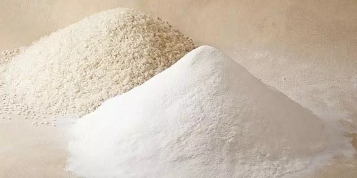 Dva stakalca rižinog brašna