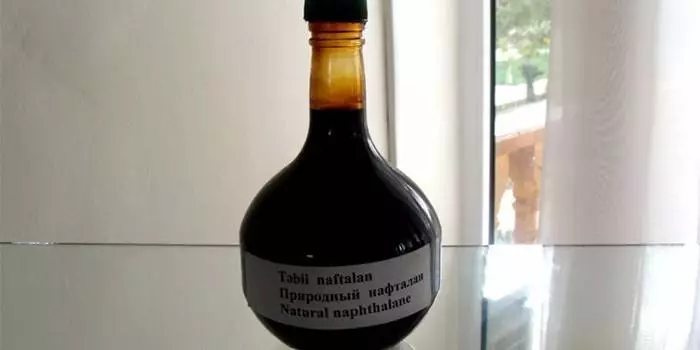 Пляшка з нафтою
