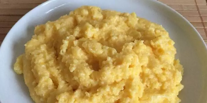 Thick cornmeal porridge in a plate