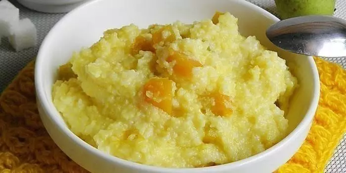 Milk porridge from corn grits with pumpkin