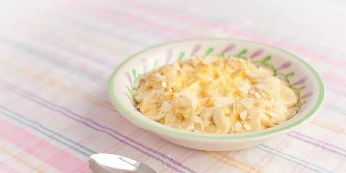 Milk corn porridge with banana and almonds