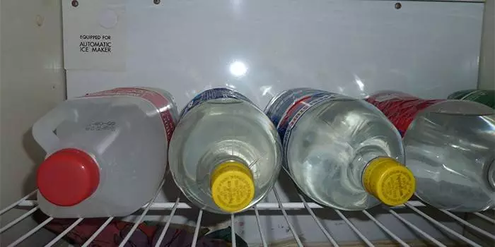 Buidéil vodca homemade sa chuisneoir