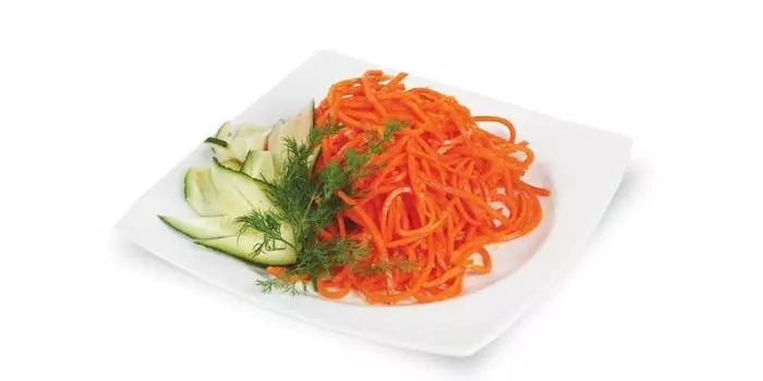 Корейски моркови в чиния