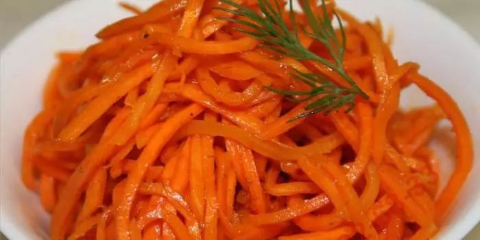 Korean porkkanat käyttämällä valmiita mausteita