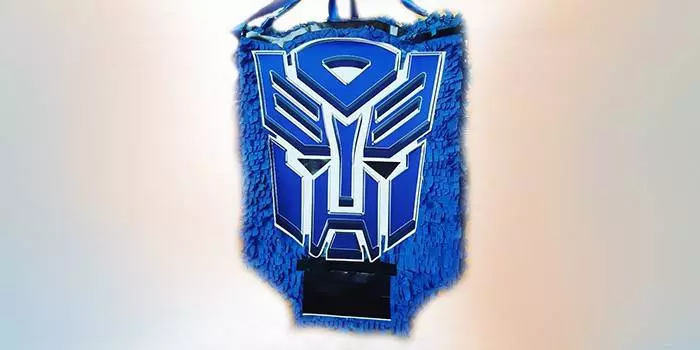 Pinata ma le faʻailoga Autobot mai le tifaga Transformers