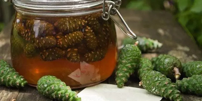 Infuzie de muguri de pin pentru curățarea plămânilor