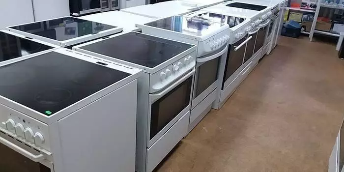 Kuhinjske električne peći u trgovini