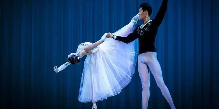 Pas de deux