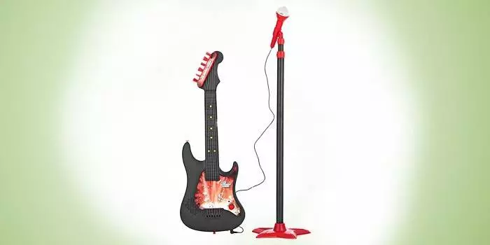 Електрическа китара с микрофон и усилвател