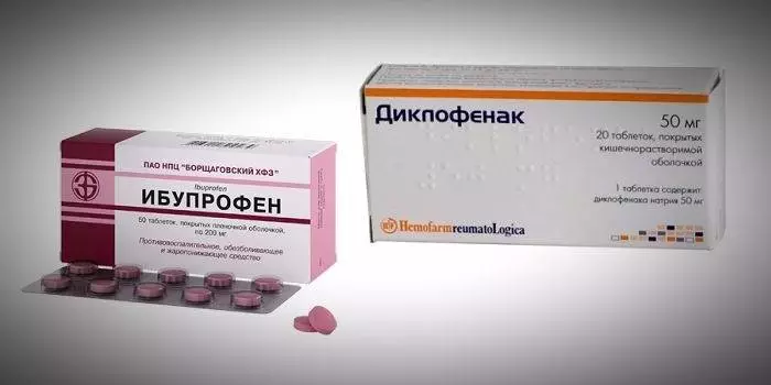 Ibuprofen iyo kiniiniyada Diclofenac