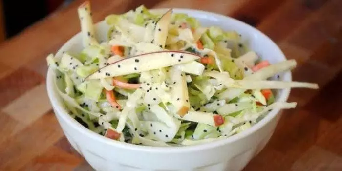 Chou, pòm ak sòs salad kawòt