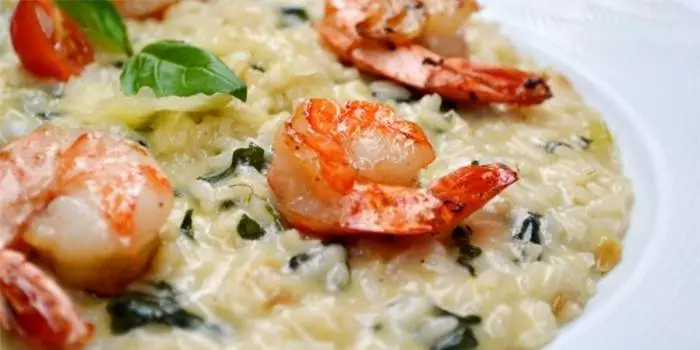 Risotto бо маҳсулоти баҳрӣ