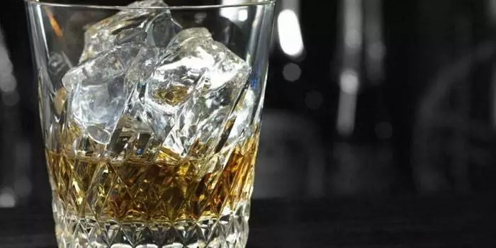 Whisky într-un pahar