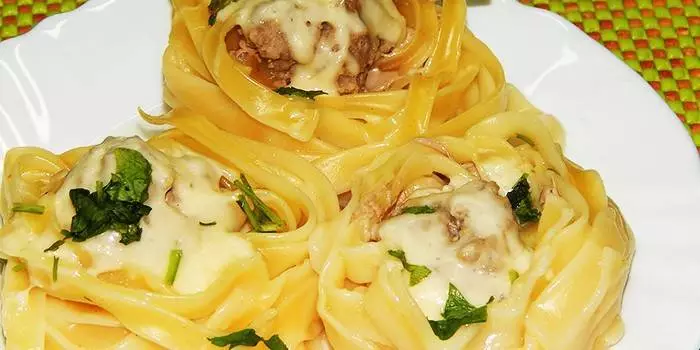 Fettuccine cu carne și brânză