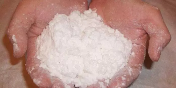 Carboxymethylcellulose auf den Handflächen