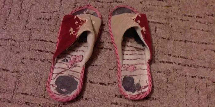 Tsohon slippers