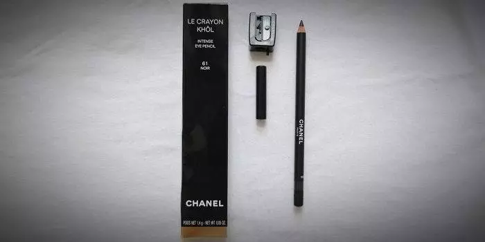 Padat dengan rautan Chanel