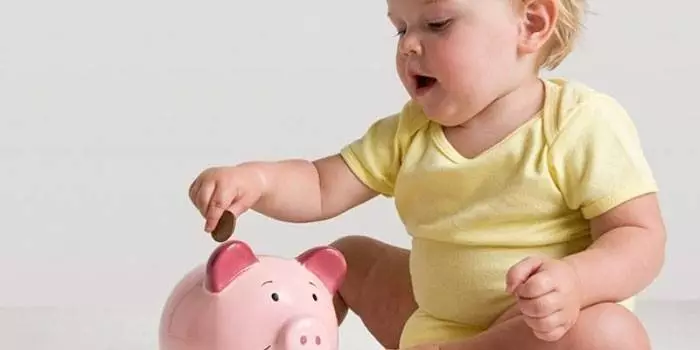 الطفل والبنك الخنزير