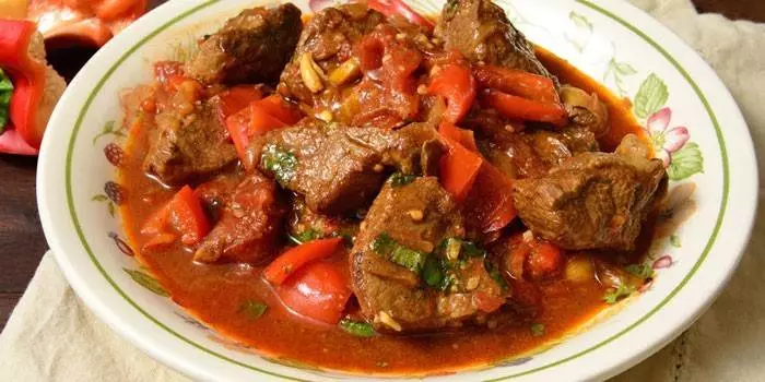 Gulai Hungaria dengan daging sapi