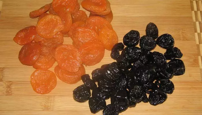 Li-apricot tse omisitsoeng le li-prunes bakeng sa tahlehelo ea boima ba 'mele