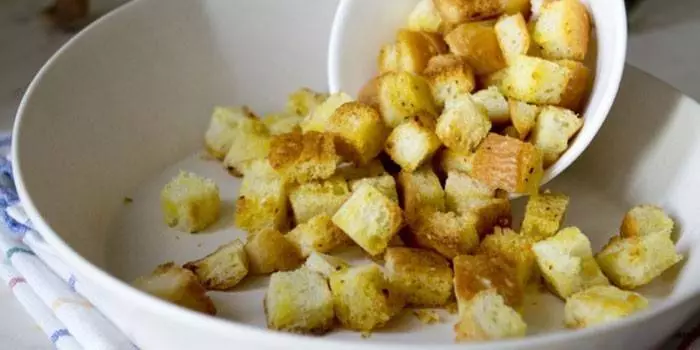 প্রস্তুত croutons