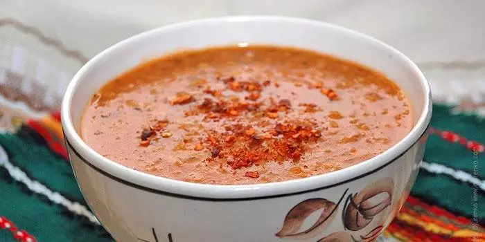 Sopa de puré de llenties vermelles turques