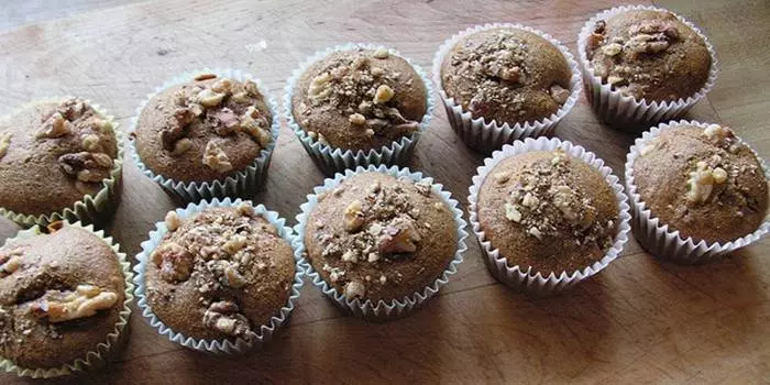 Enkle og deilige cupcakeoppskrifter: trinnvis matlaging hjemme med et bilde