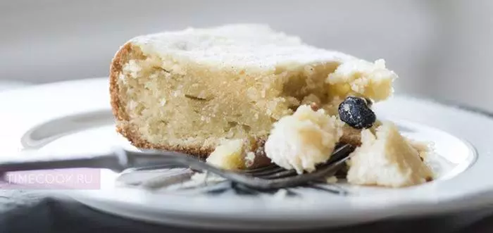 Gâteau au fromage cottage aux raisins secs, cuit dans une mijoteuse